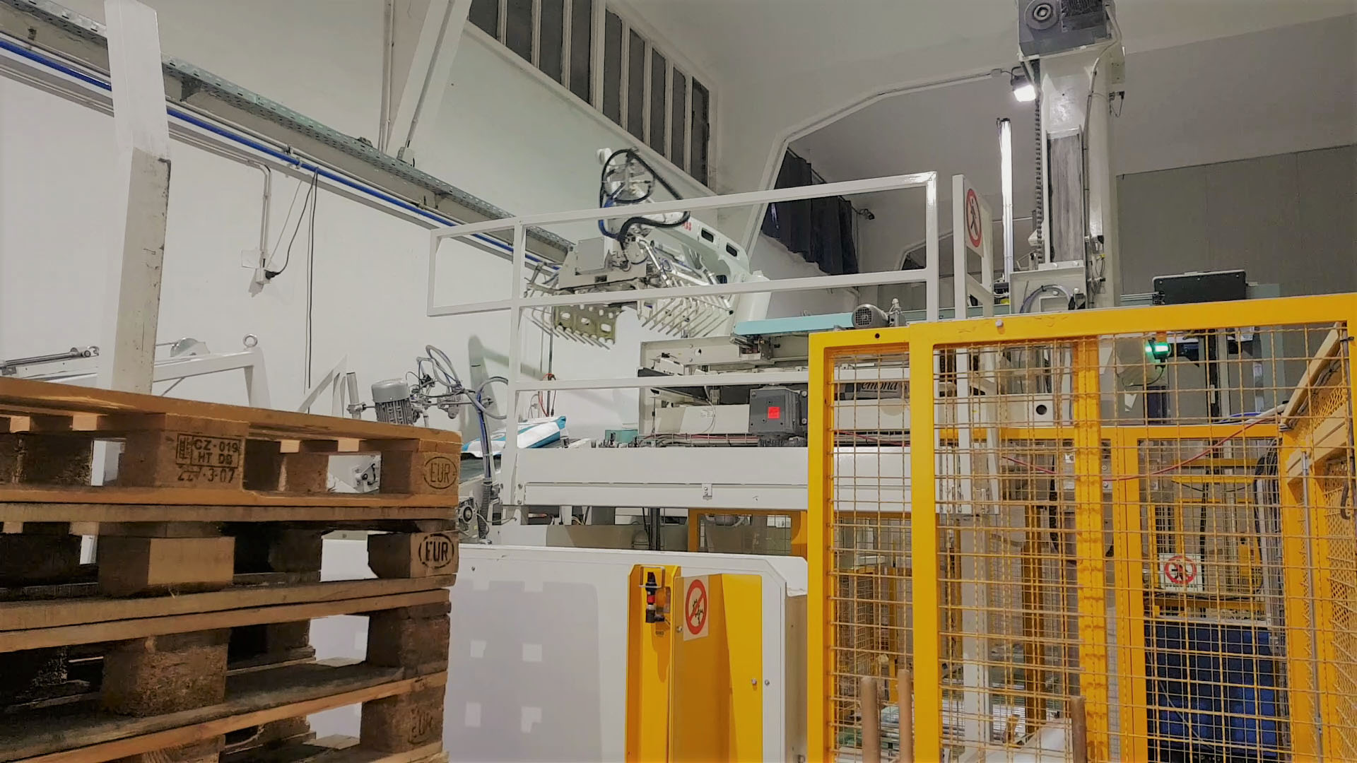 Hibridna robotska paletizacija vreč - Libela Elsi